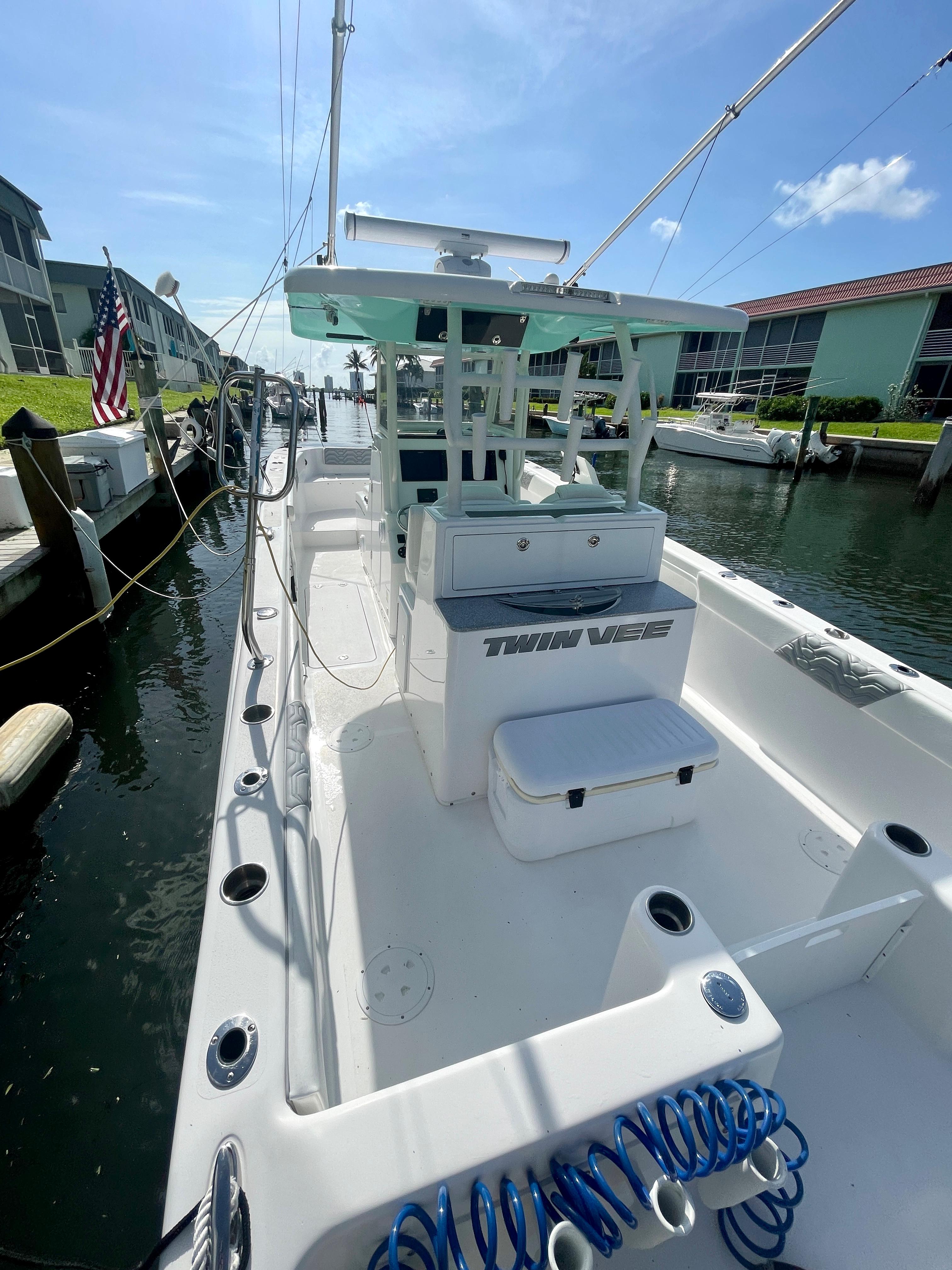 2022 Twin Vee 280CC GFX Centre Console for sale - YachtWorld