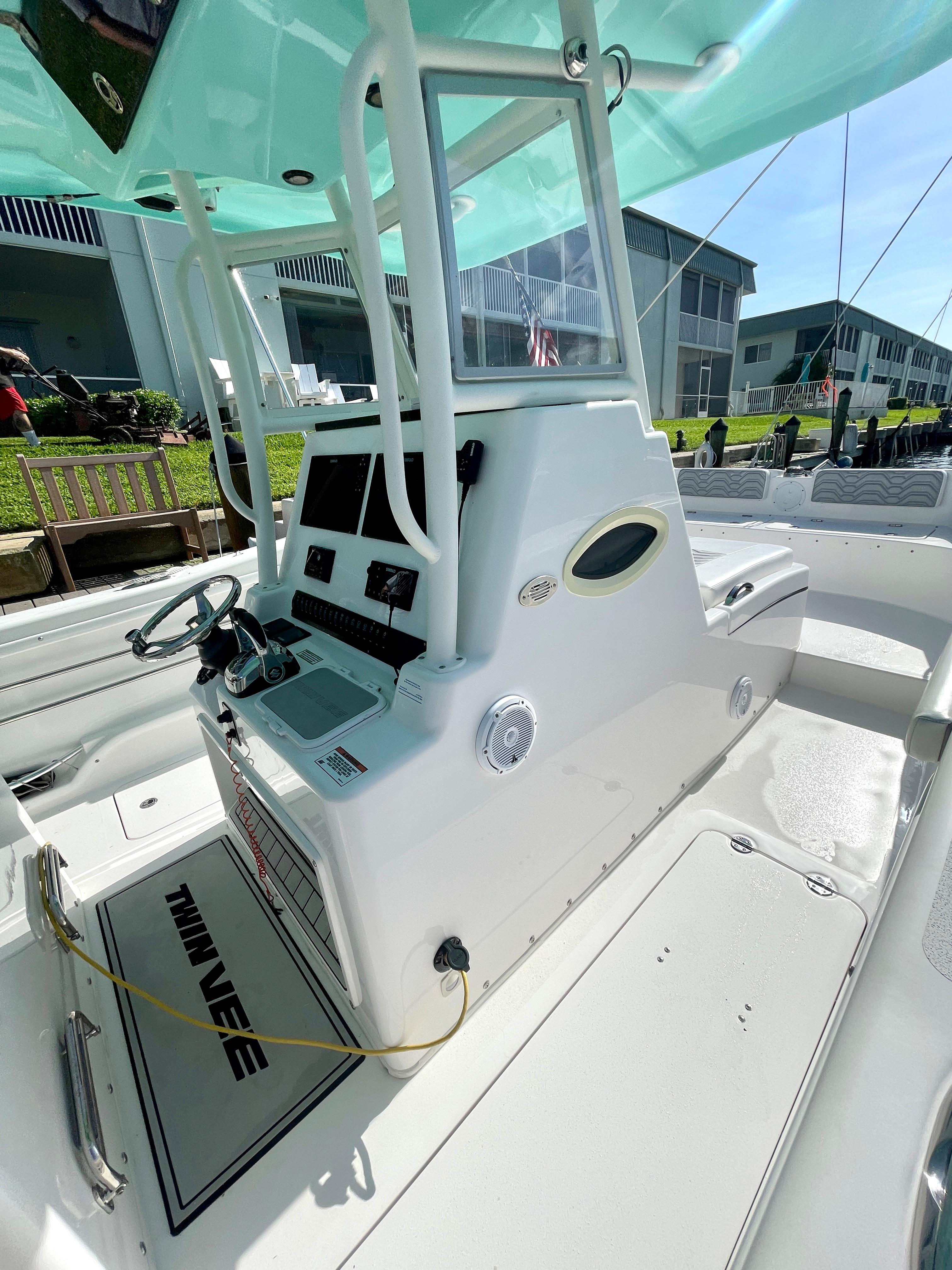 2022 Twin Vee 280CC GFX Centre Console for sale - YachtWorld