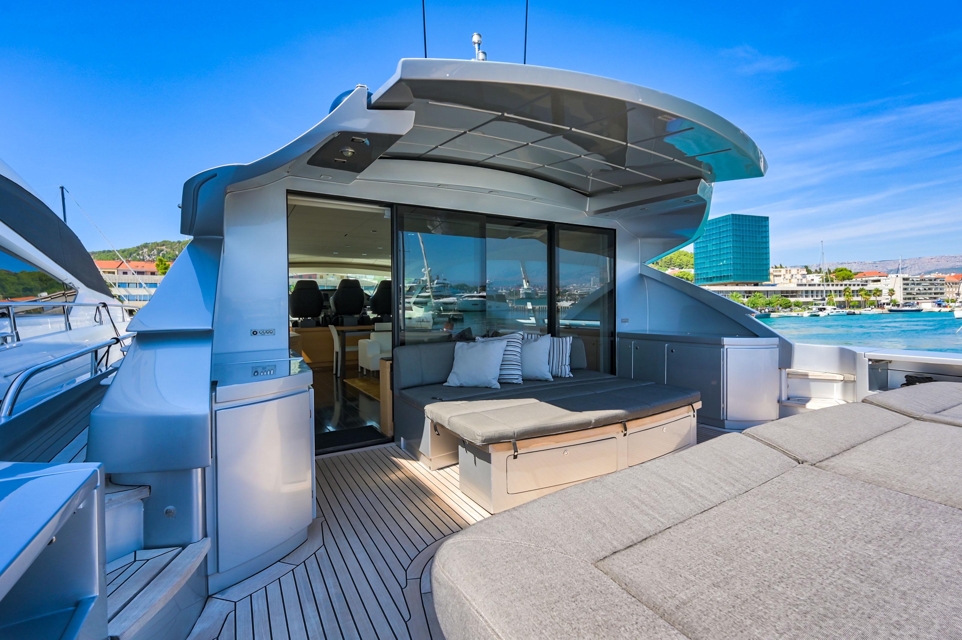 2010 Pershing 80 Motoryachten Kaufen - YachtWorld