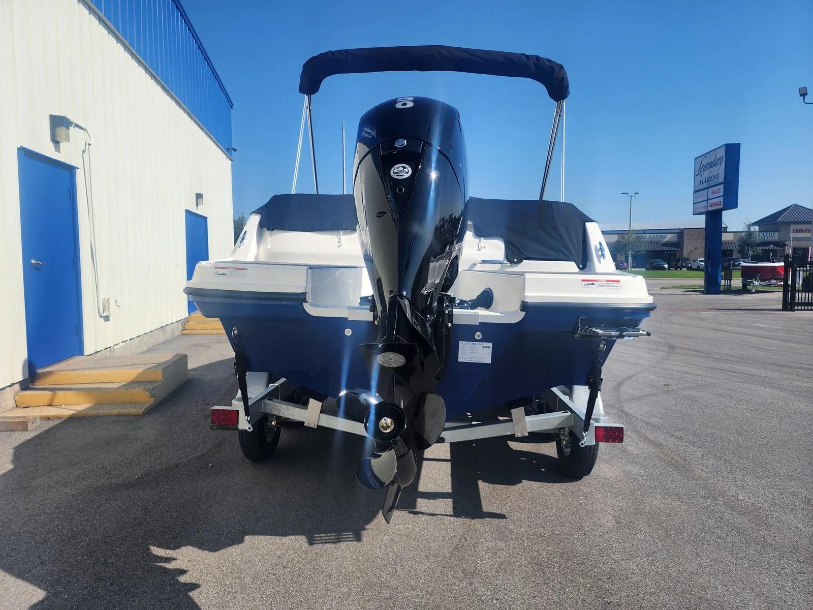 2024 Bayliner VR5 Bowrider - Outboard Bowrider for sale - YachtWorld