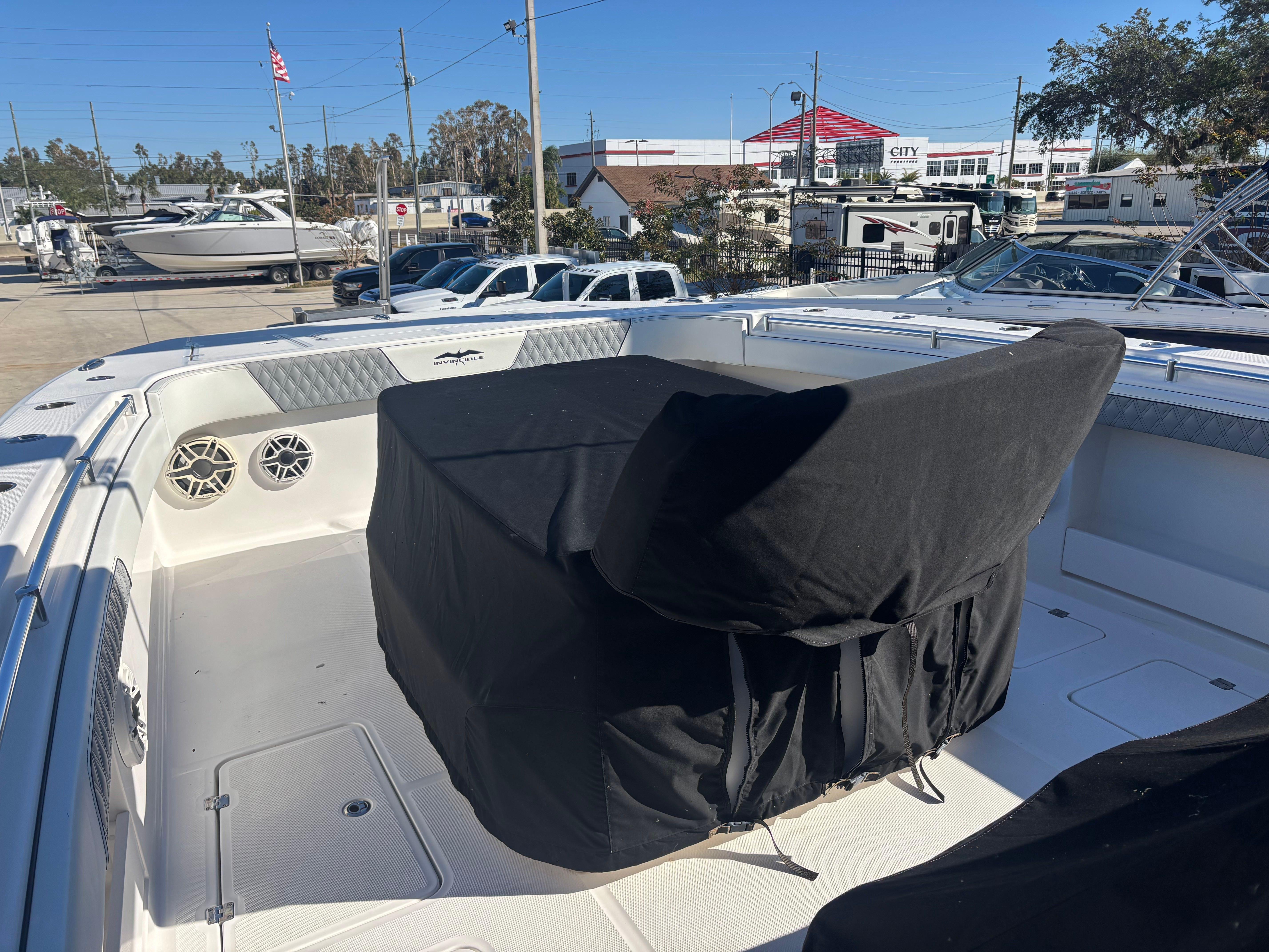 2021 Invincible 40 Catamaran Center Console for sale - YachtWorld