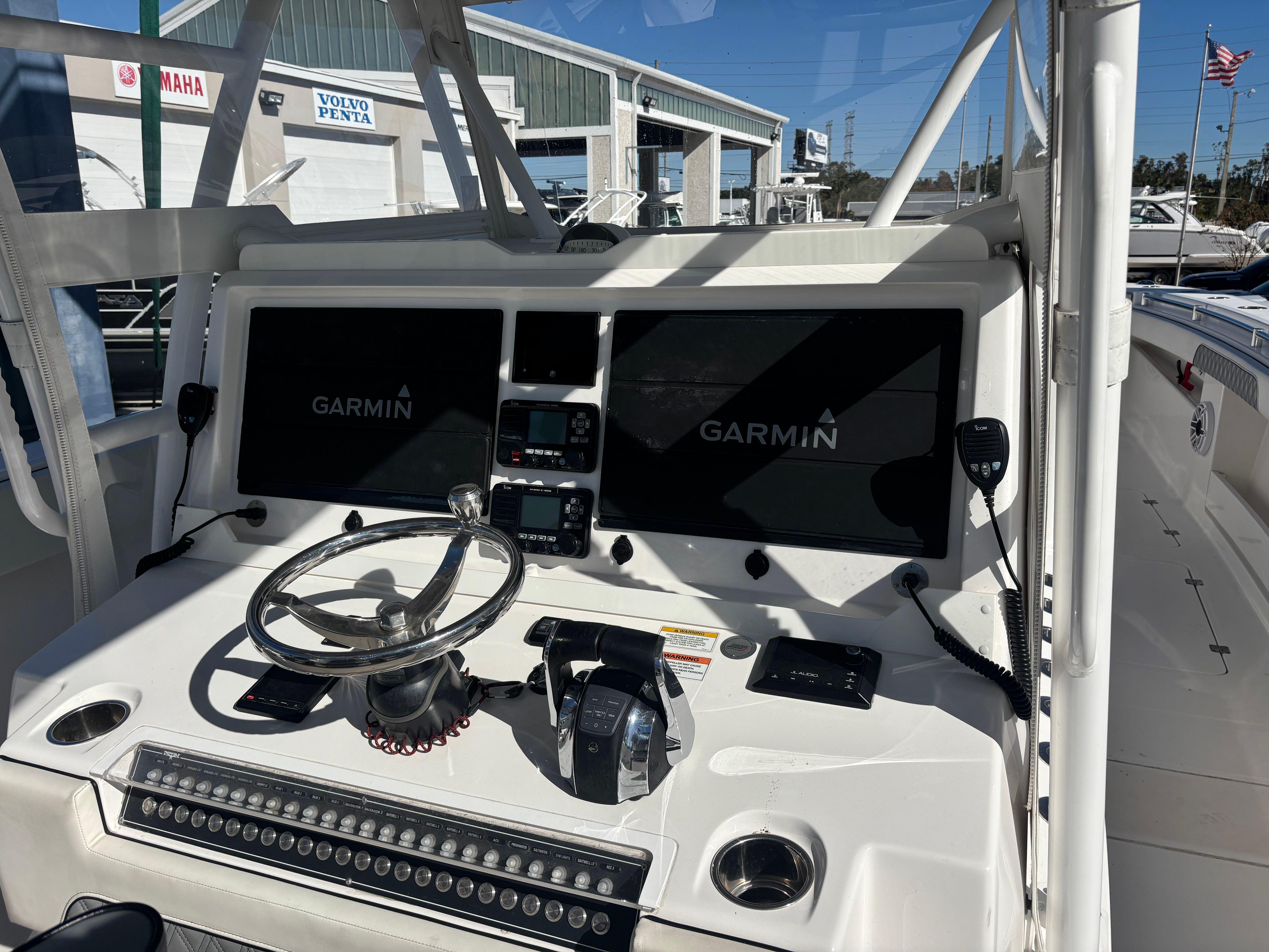 2021 Invincible 40 Catamaran Center Console for sale - YachtWorld
