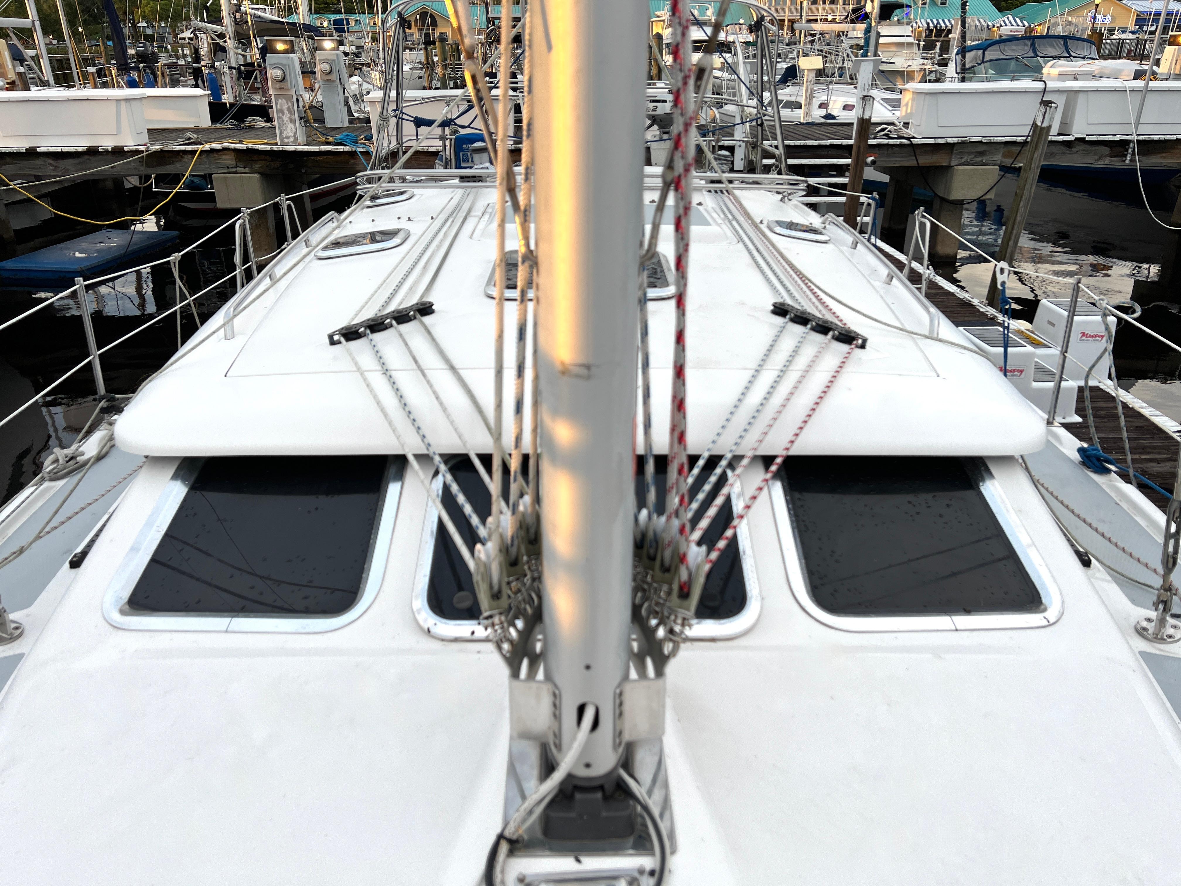 2005 Hunter 41 Deck Salon Cruiser for sale - YachtWorld