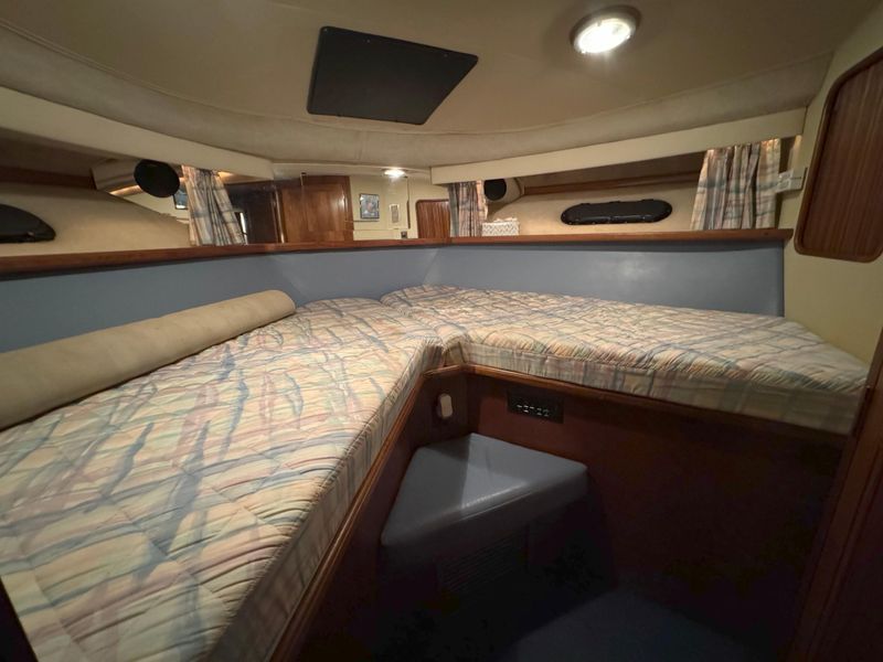1989 Carver 38 Motor Yacht Aft Cabin - Weber Yachts