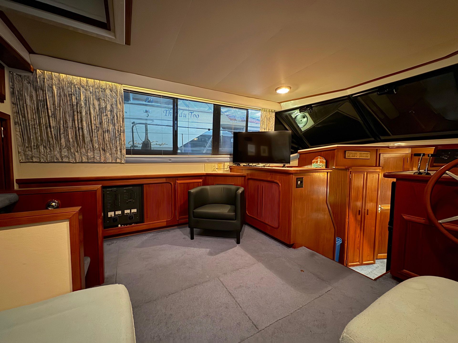 1989 Carver 38 Motor Yacht Aft Cabin - Weber Yachts