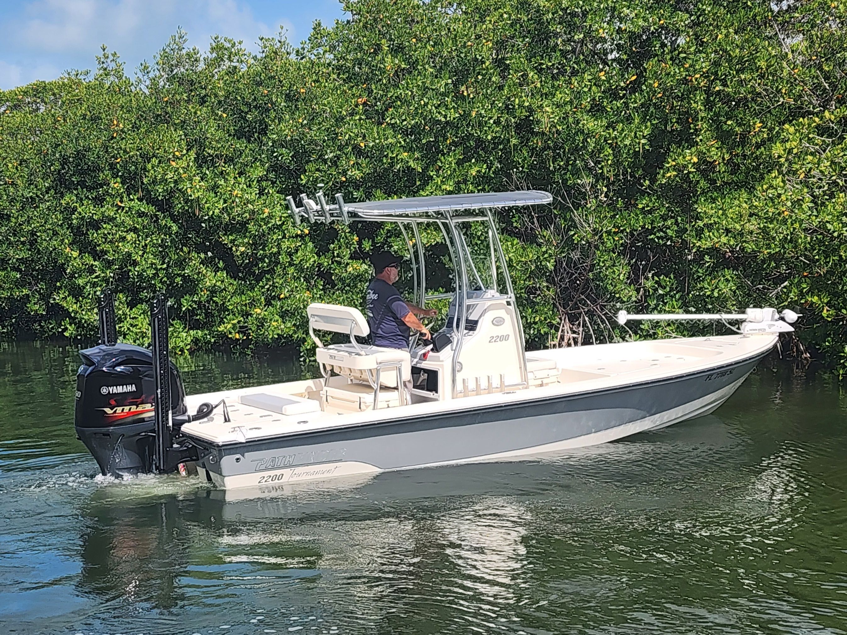 2020 Pathfinder 2200 Tournament Edition Barcos de consola central en ...