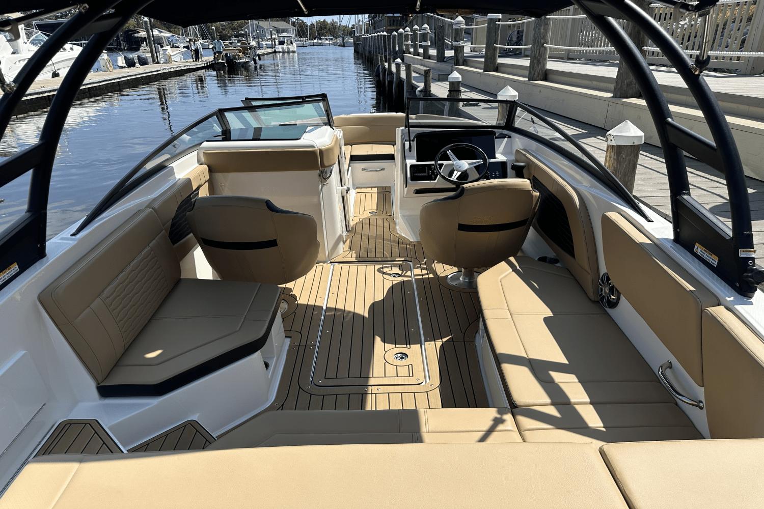 2022 Sea Ray 230 SPX-0B Ski and Wakeboard for sale - YachtWorld