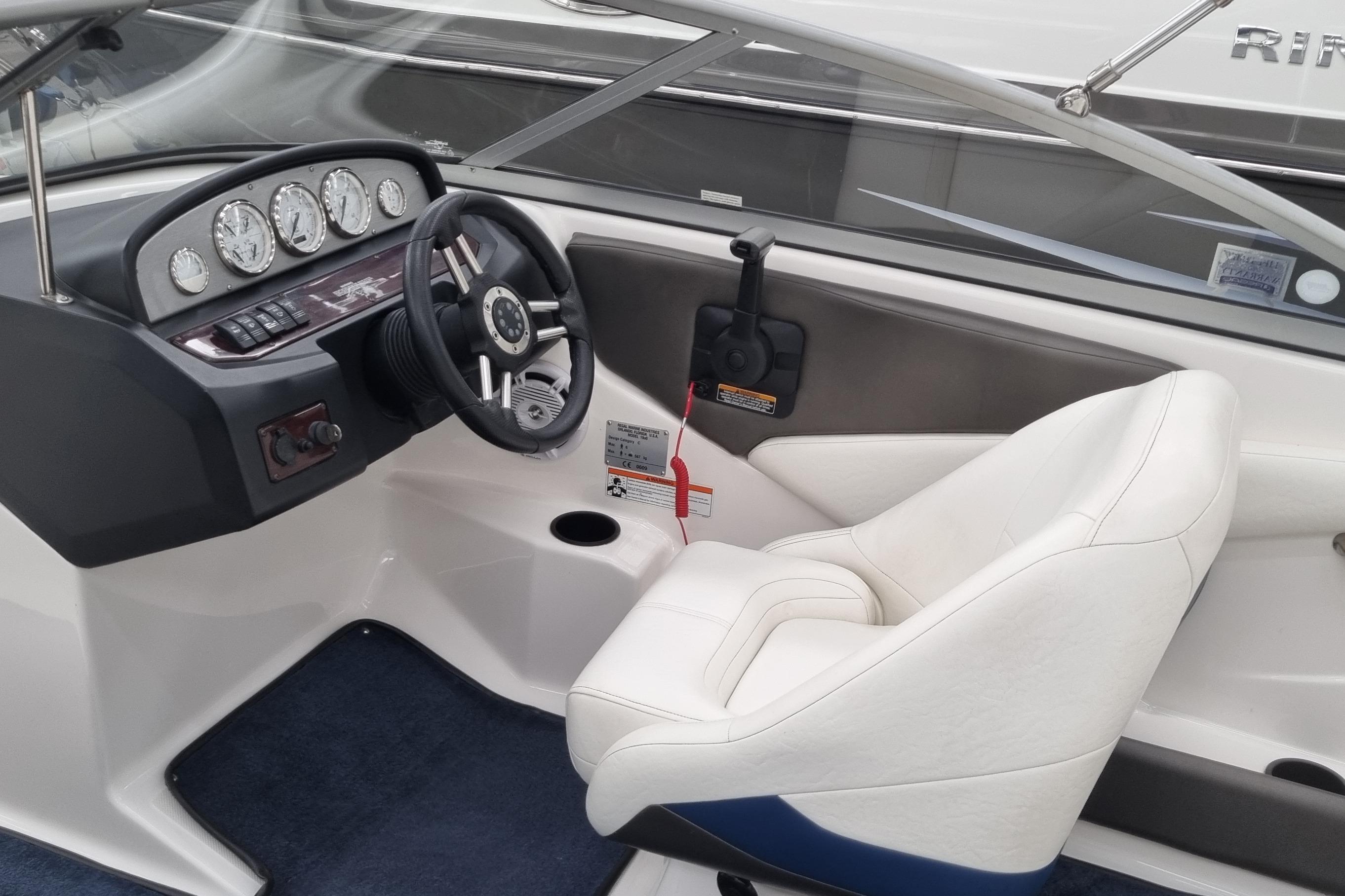 Regal 1900 Bowrider | 2009 | 6m | Boatshop24