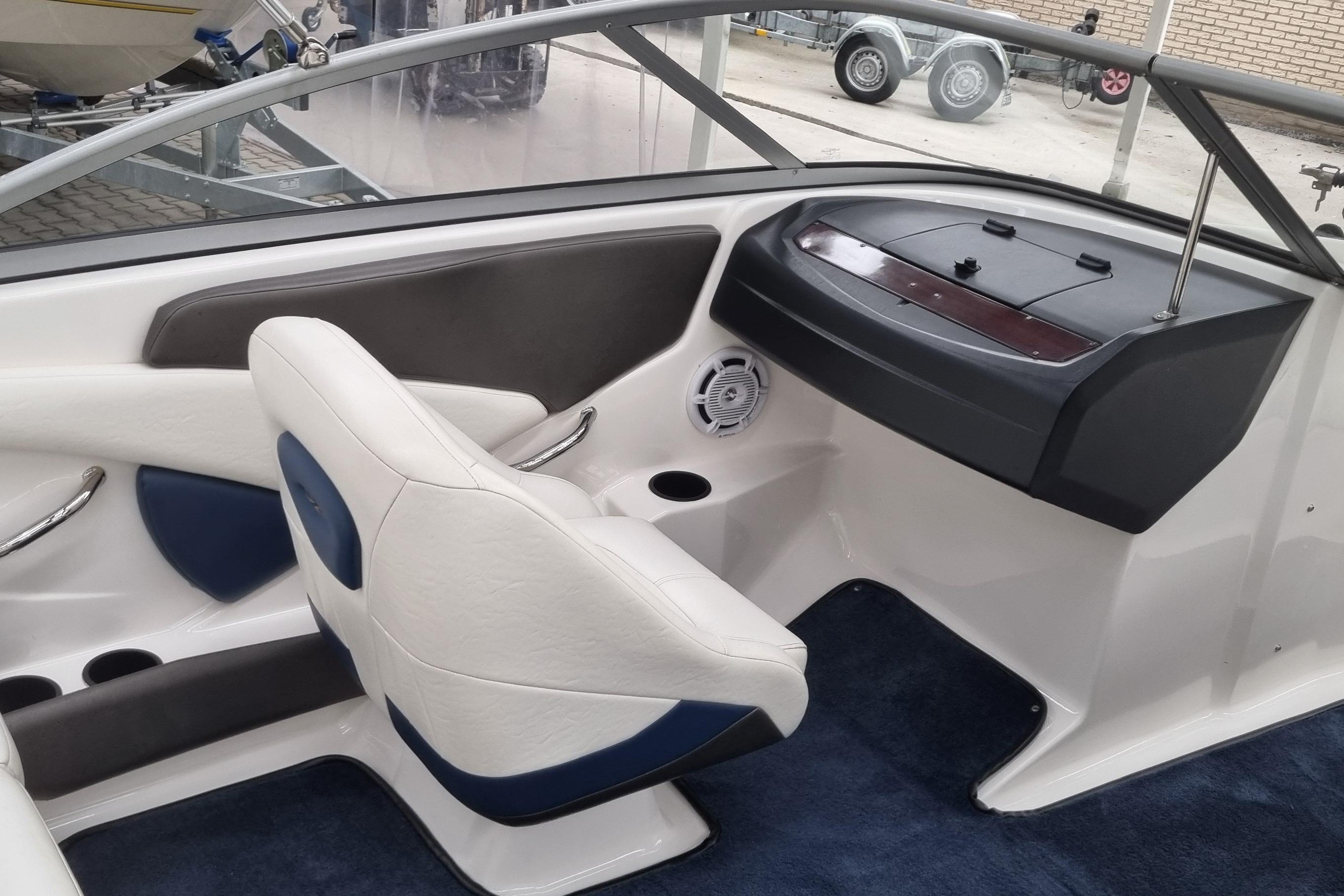 Regal 1900 Bowrider | 2009 | 6m | Boatshop24