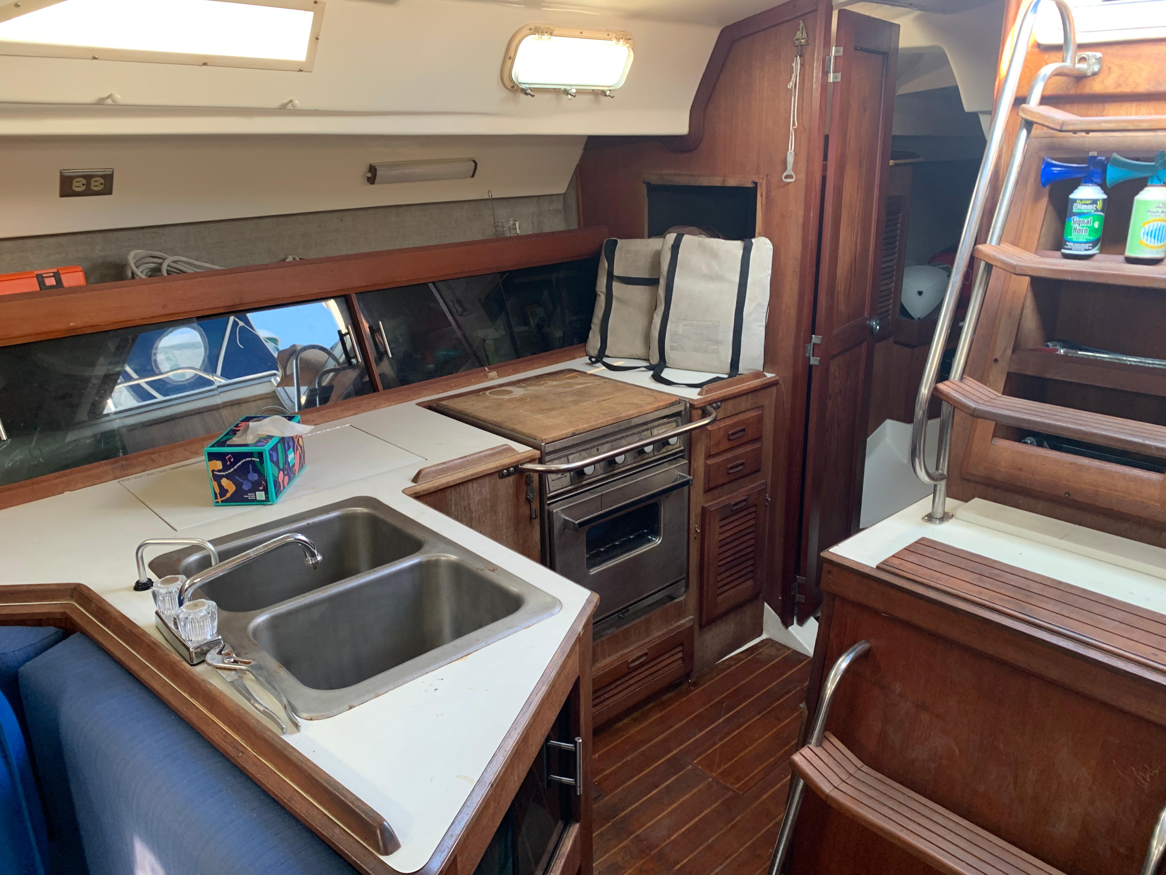 1985 Hunter Legend 40 Cruiser for sale - YachtWorld