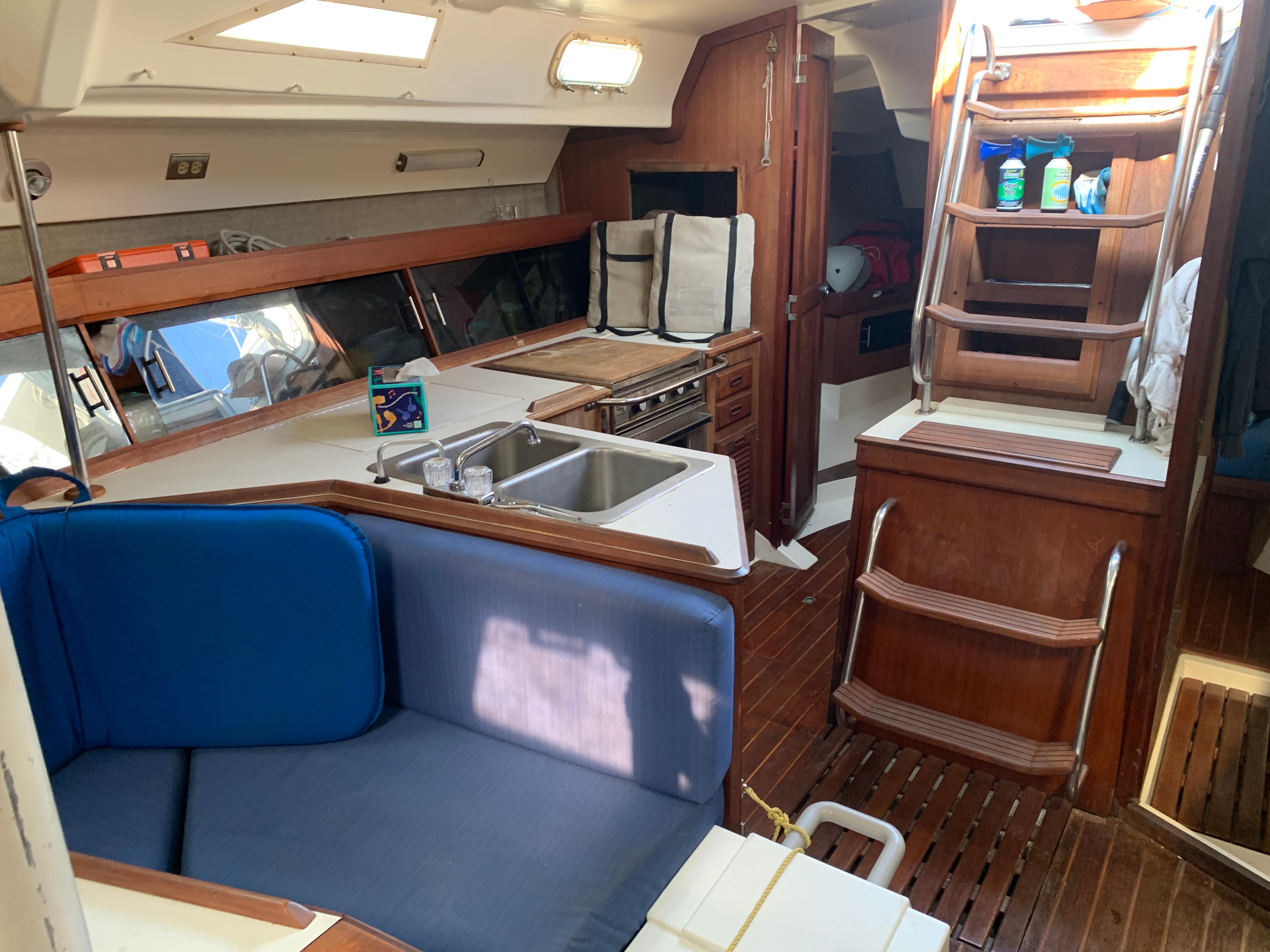 1985 Hunter Legend 40 Cruiser for sale - YachtWorld