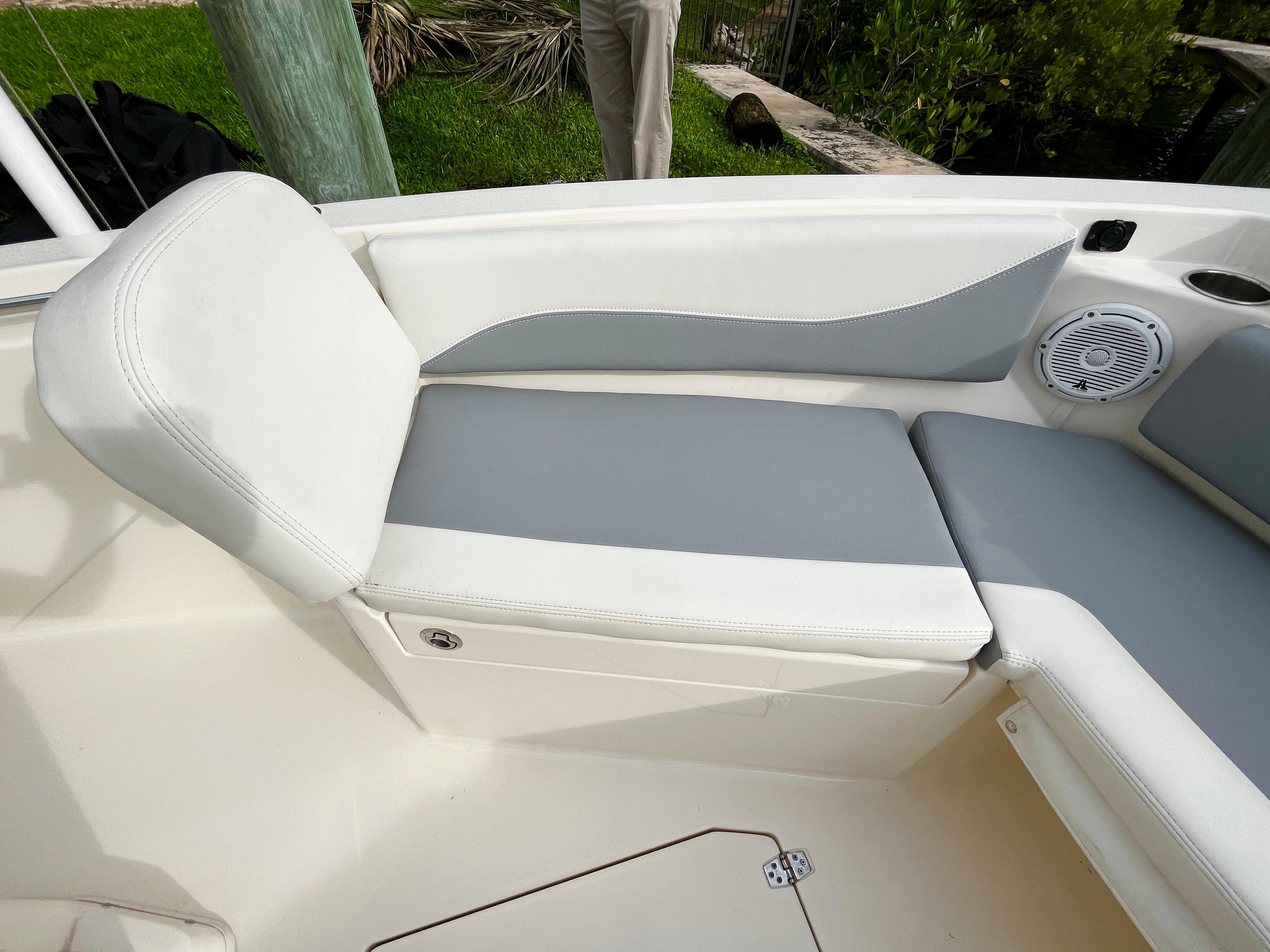 2019 Cobia 240 Center Console for sale - YachtWorld