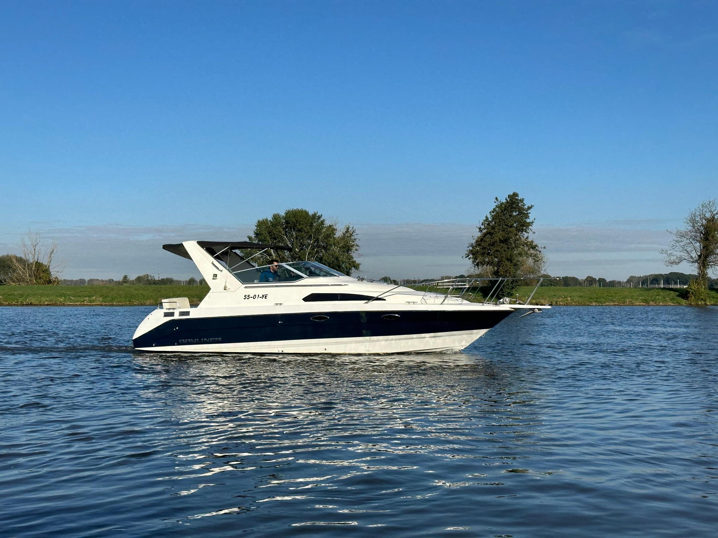 Used 1990 Bayliner 2755 | Youboat