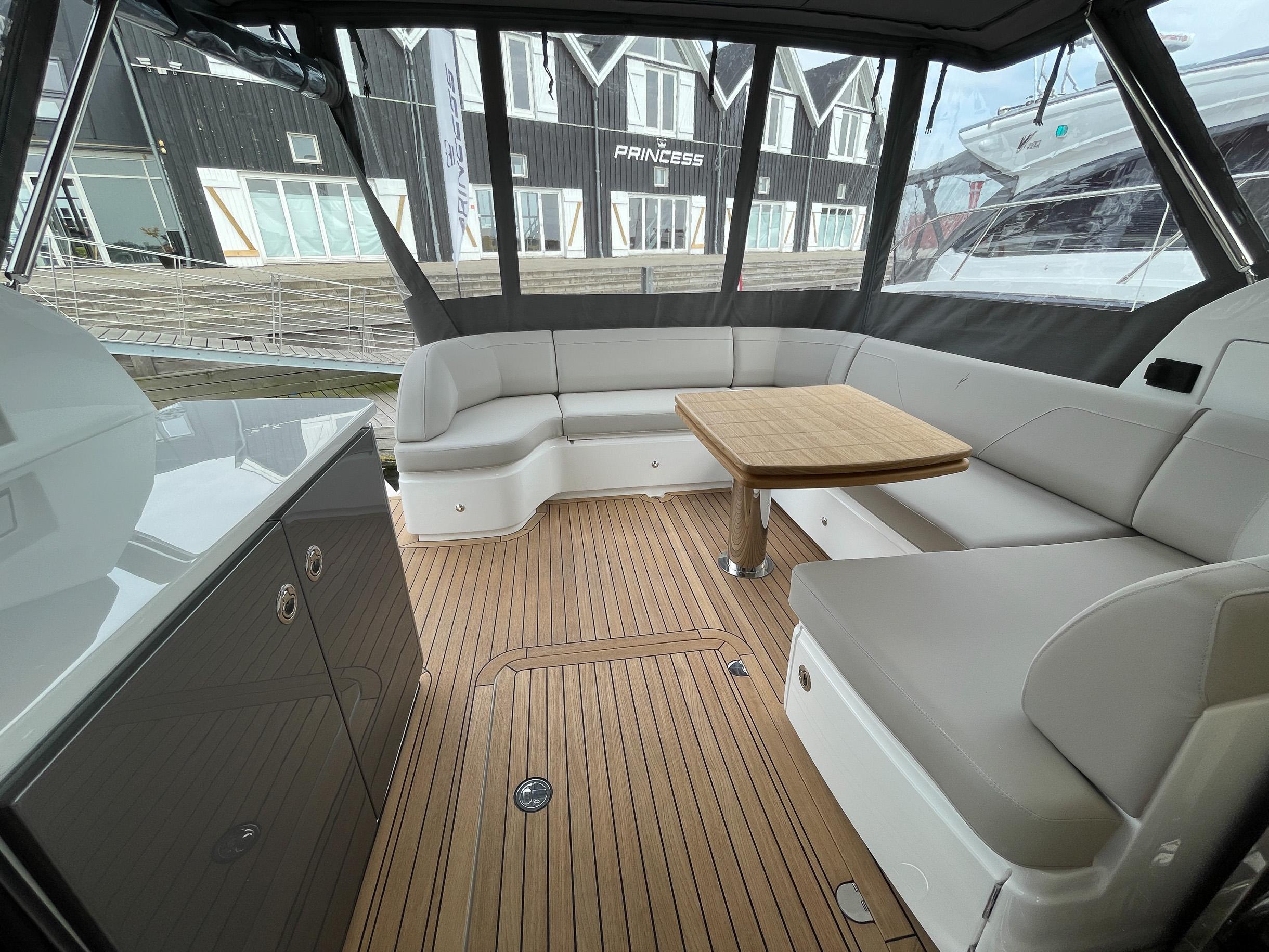 2021 Princess V50 Motorbåtar till salu- YachtWorld