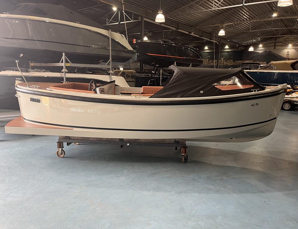 Maxima Maxima 650 Flying Lounge met Honda 40 pk 7m 2024, Beiboote | Boot24