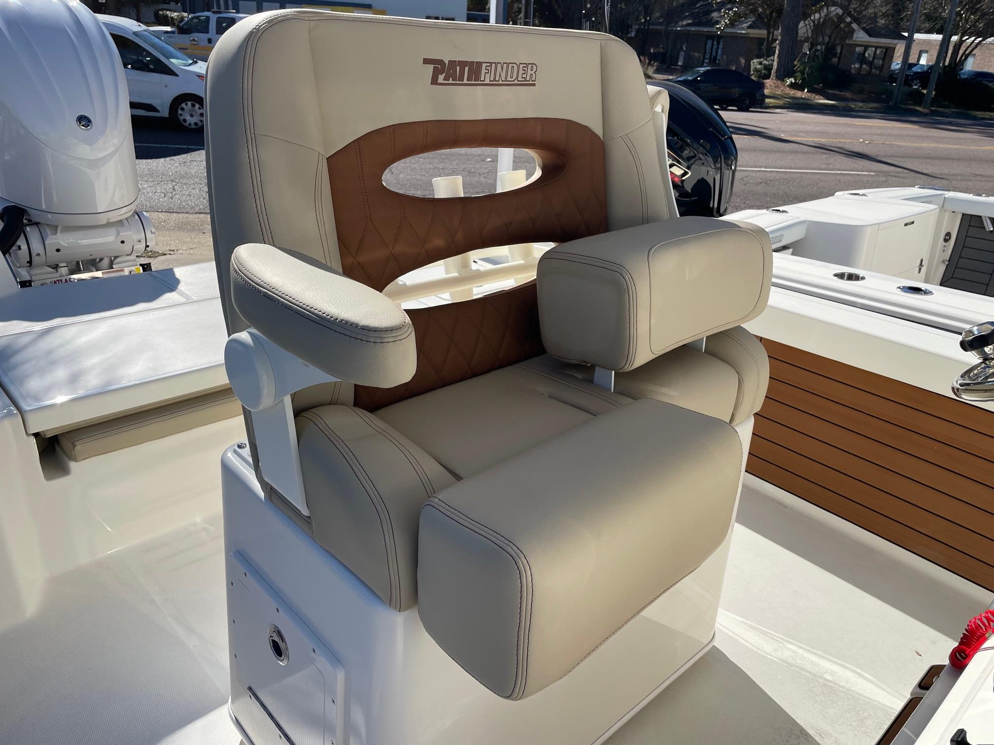2024 Pathfinder 2400 TRS Centre Console for sale - YachtWorld