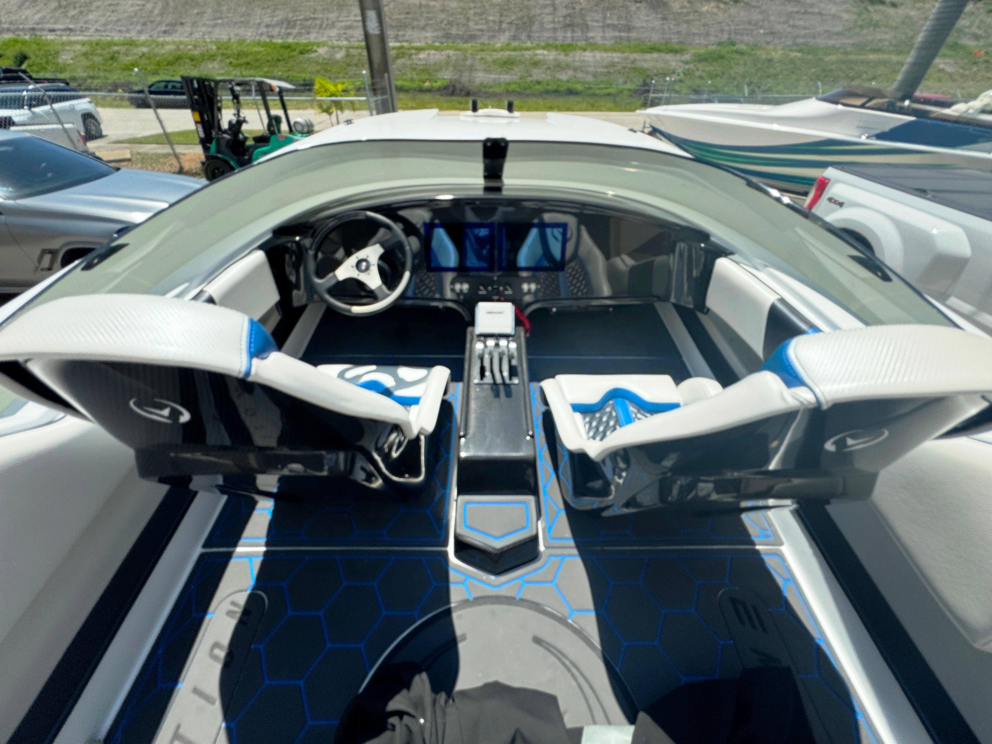 2022 HellCat 320 High Performance for sale - YachtWorld