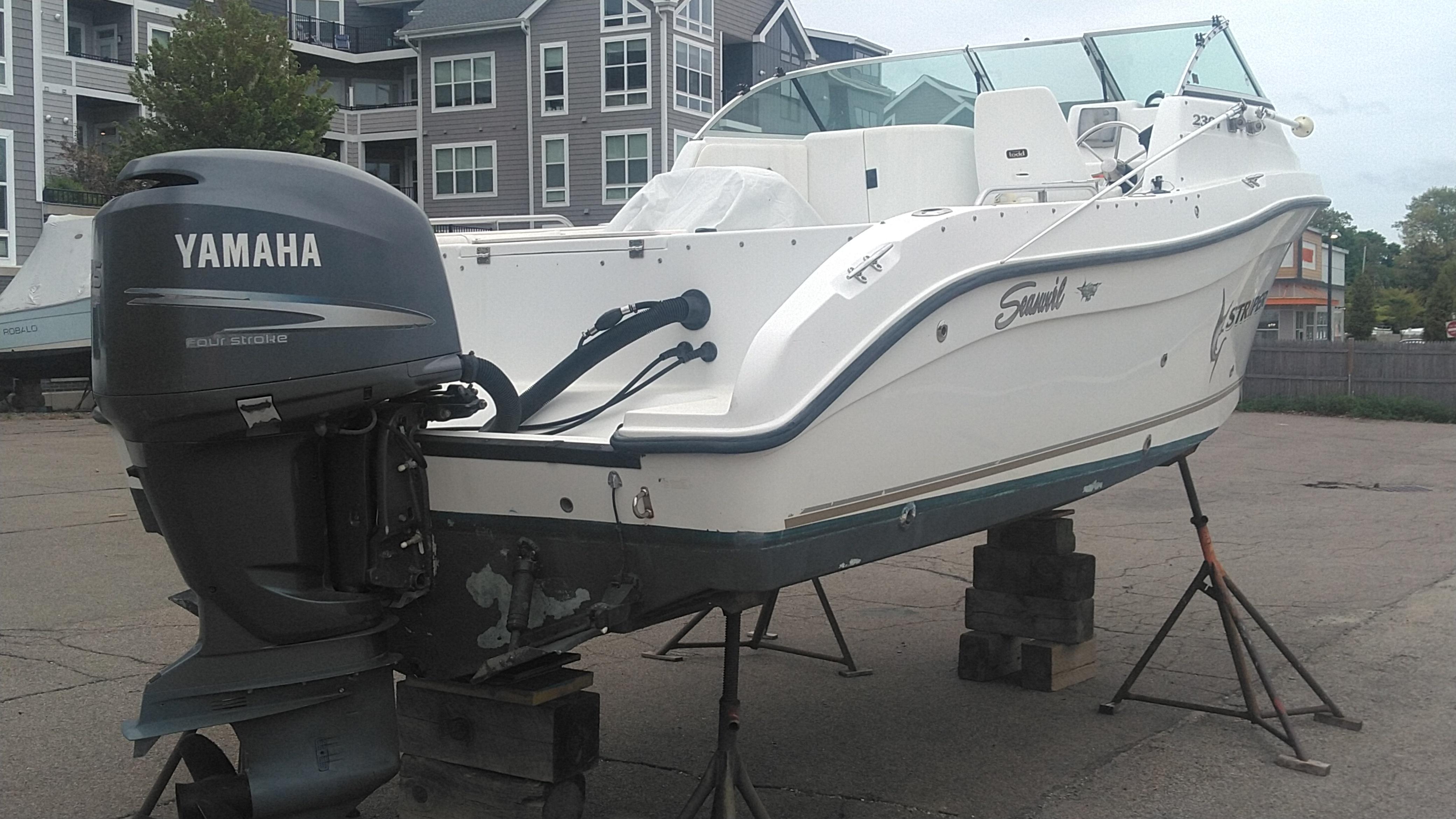 2005 Seaswirl Striper 2301 Dual Console O/B Saltwater Fishing for sale ...