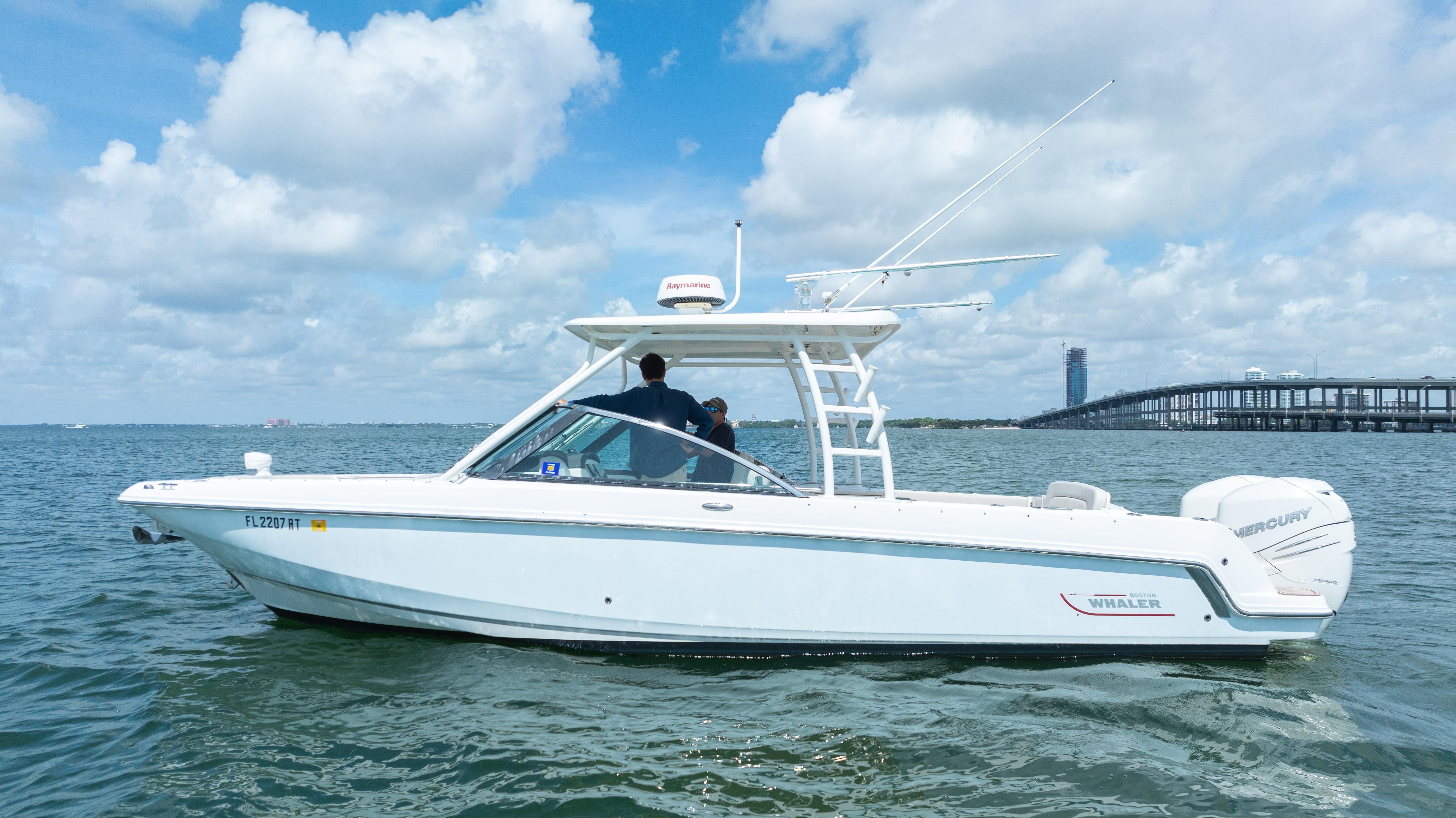 2017 Boston Whaler 270 Vantage Dual Console for sale - YachtWorld
