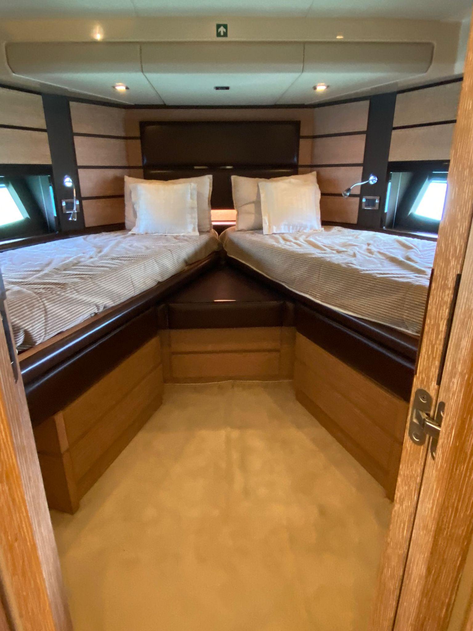 2011 Azimut 58 Fly Flybridge Flybridge for sale - YachtWorld