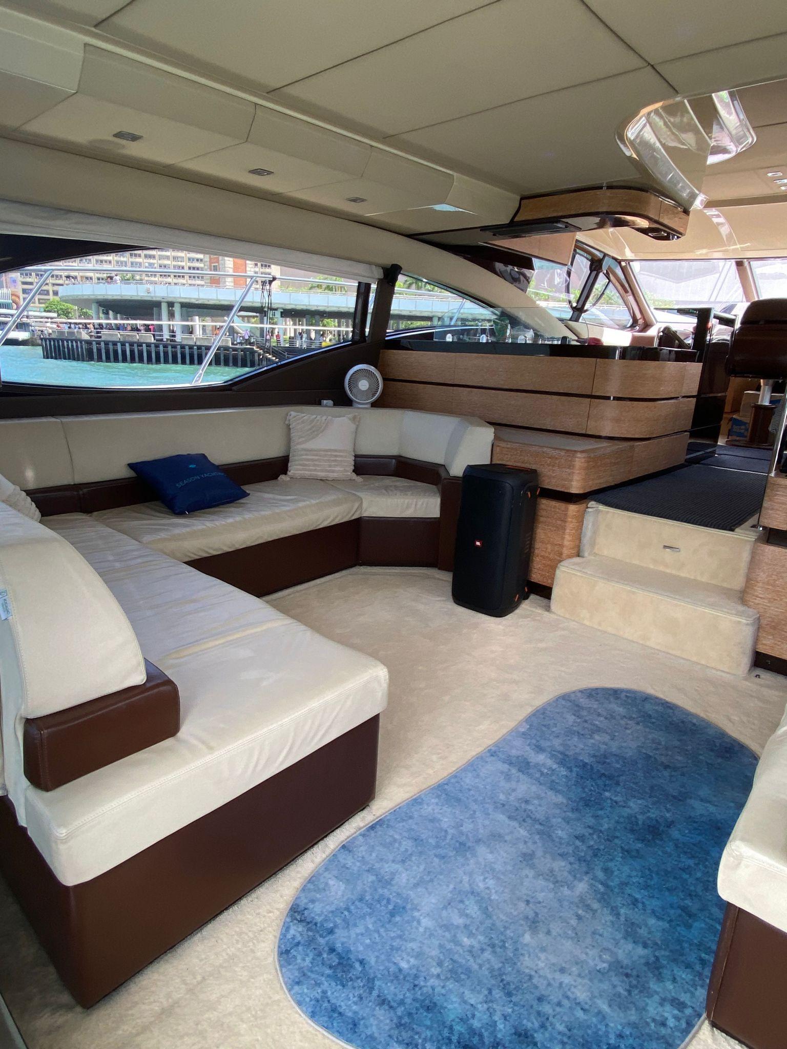 2011 Azimut 58 Fly Flybridge Flybridge for sale - YachtWorld