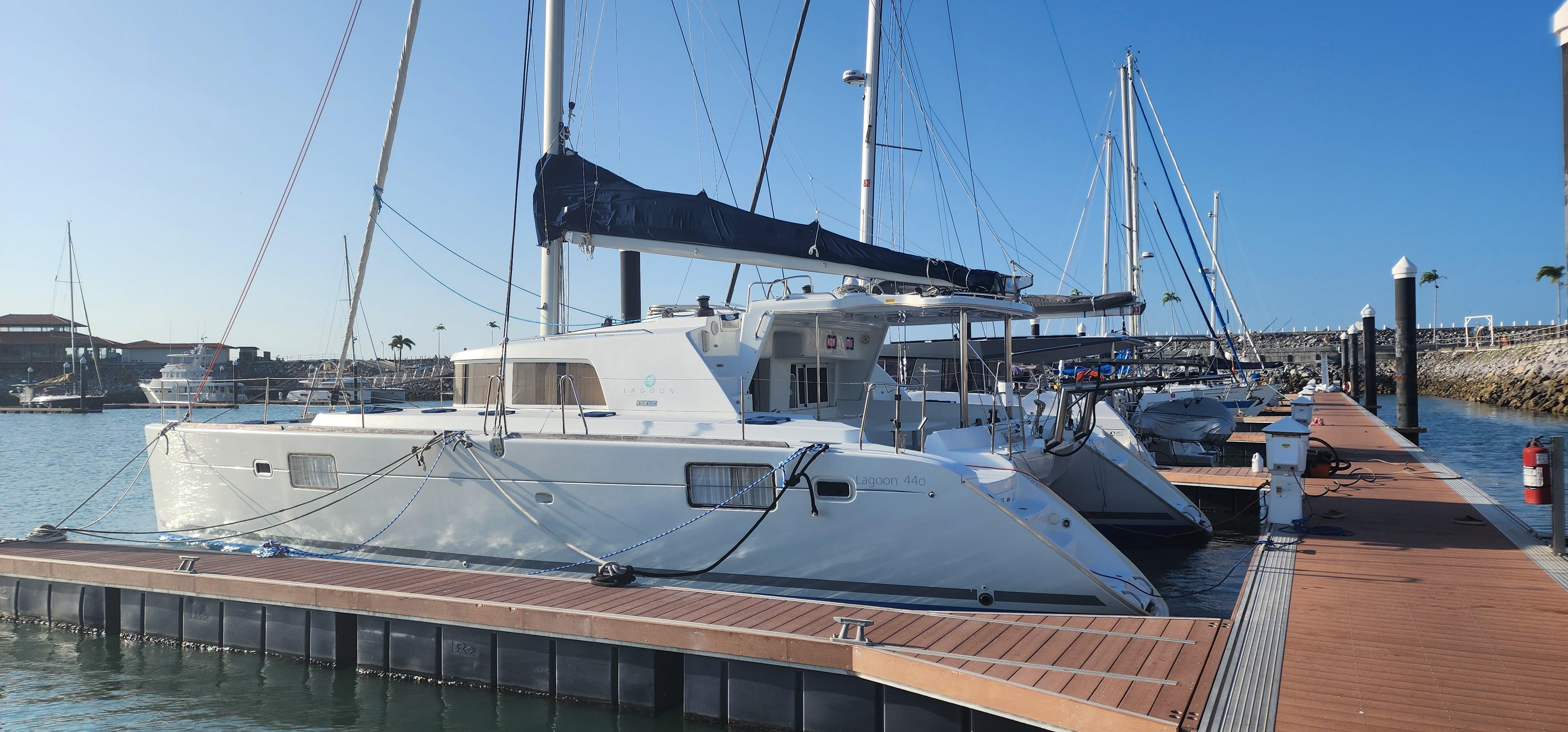 2010 Lagoon 440 Katamaran und trimaran Kaufen - YachtWorld