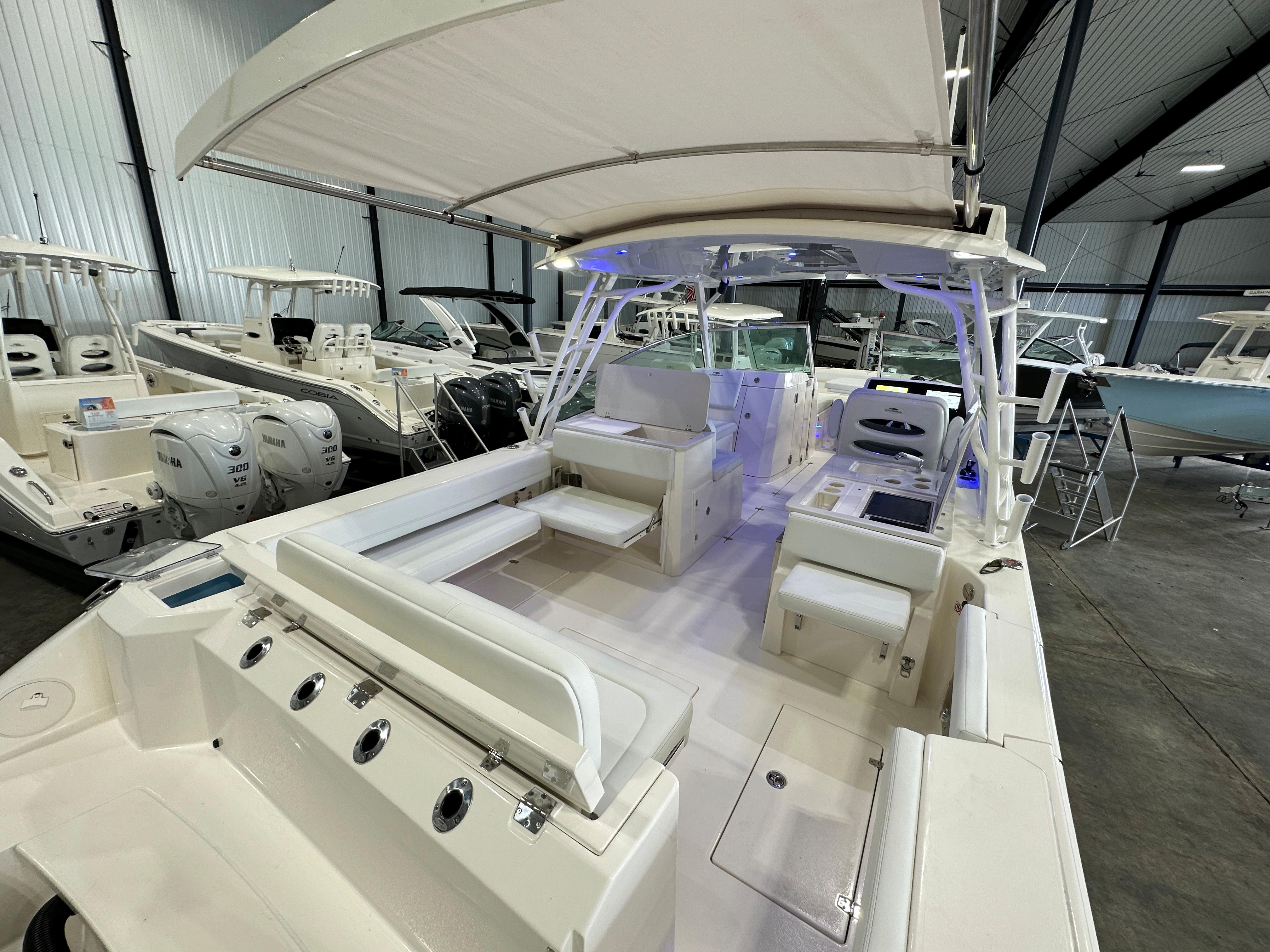 2024 Cobia 330 Dual Console Dual Console for sale - YachtWorld