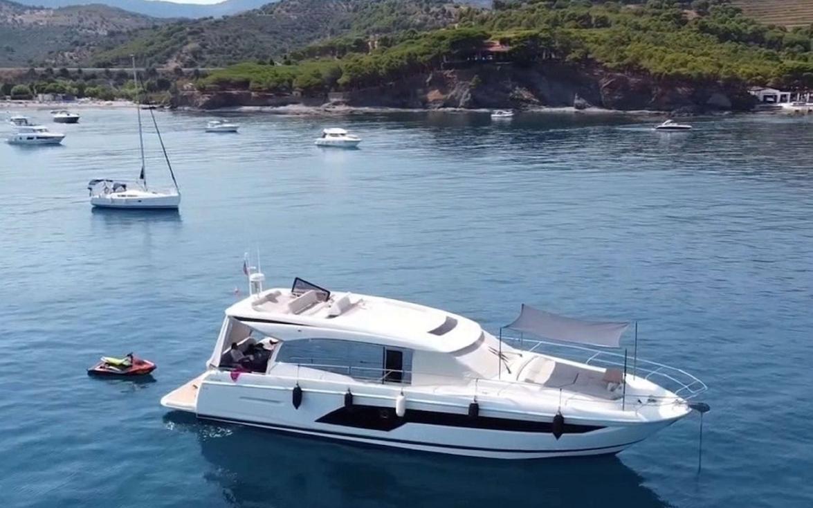 2020 Jeanneau PRESTIGE 590S Flybridge Boot Kaufen - YachtWorld