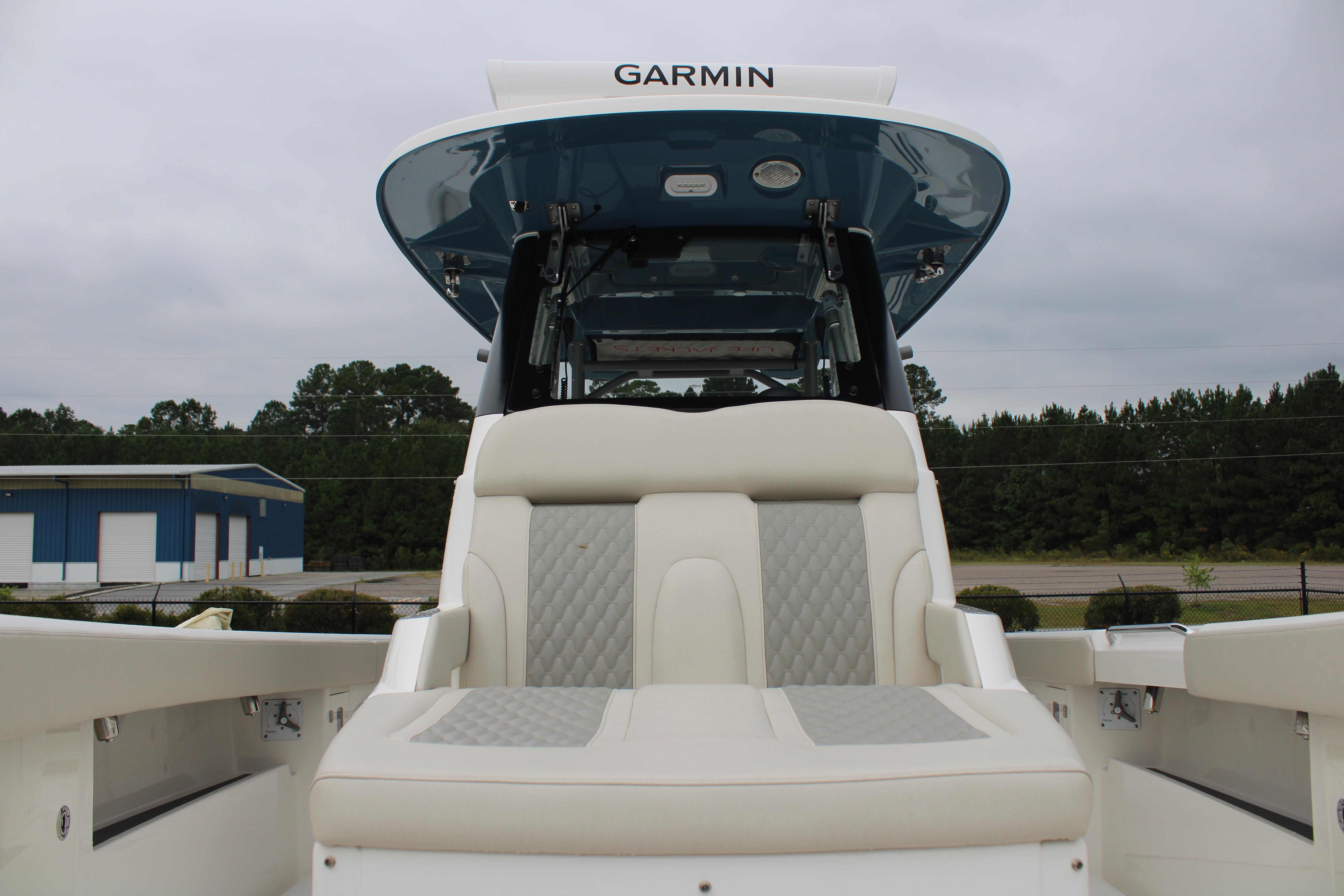 2024 Solace 32 CS Center Console for sale - YachtWorld