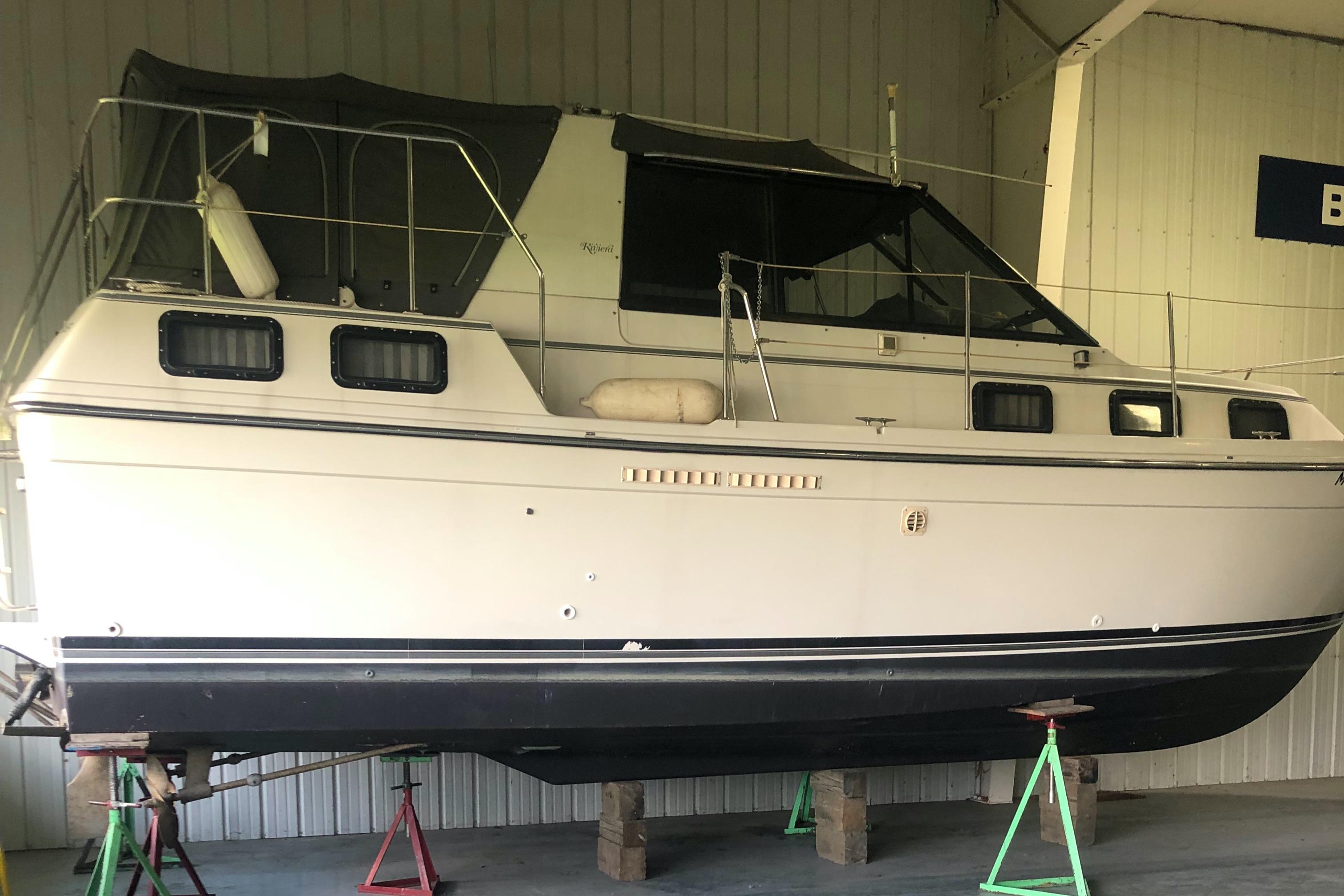 1985 Carver Riviera Motorboot mit Achterkabine Kaufen - YachtWorld