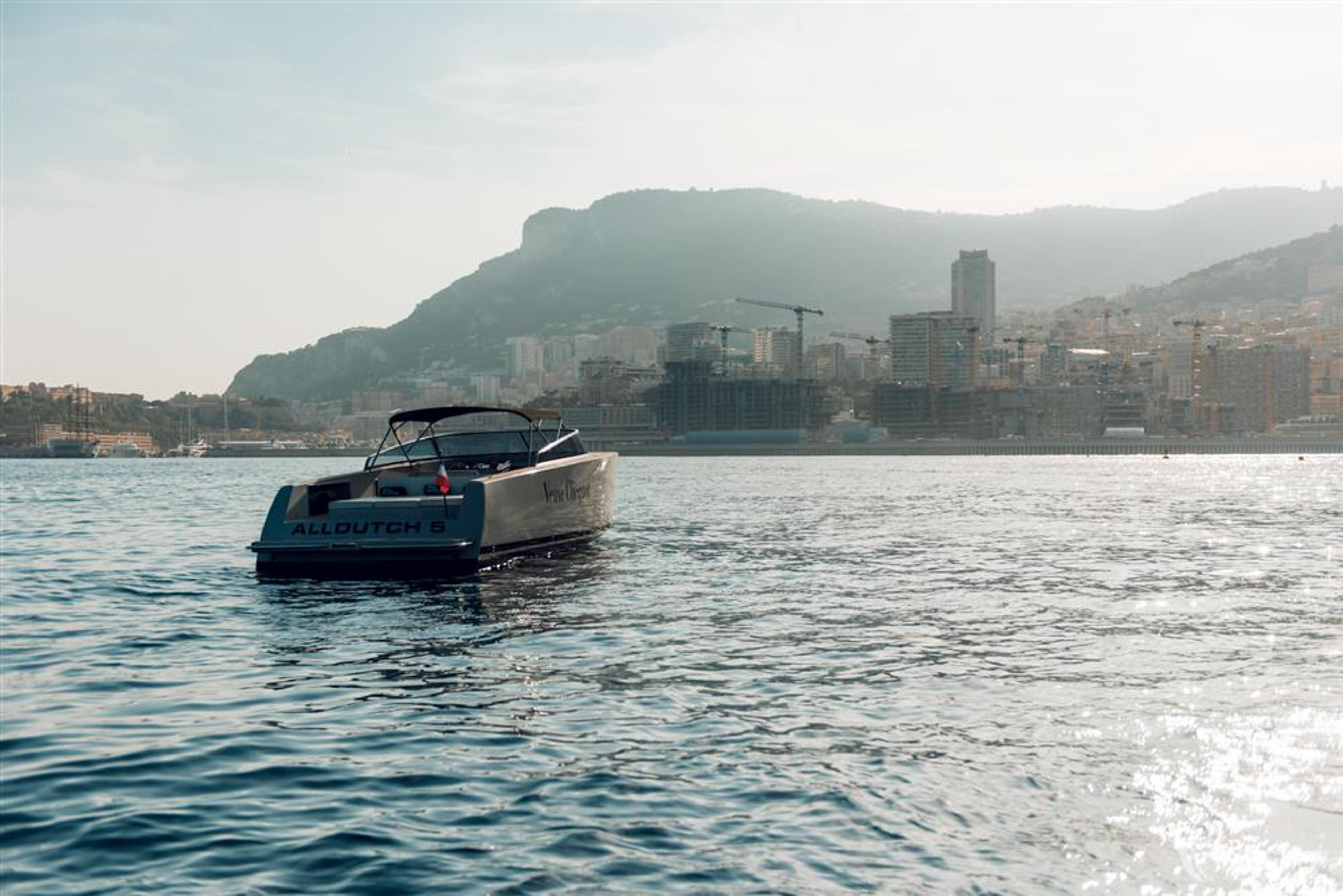 2010 VanDutch 40 Cruiser for sale - YachtWorld