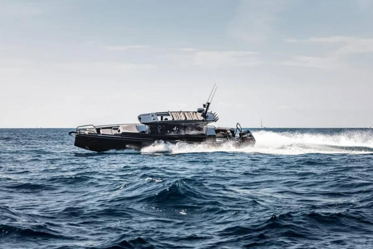 BRABUS Brabus Shadow 900 XC Cross Cabin | 2025 | 12m | Boatshop24