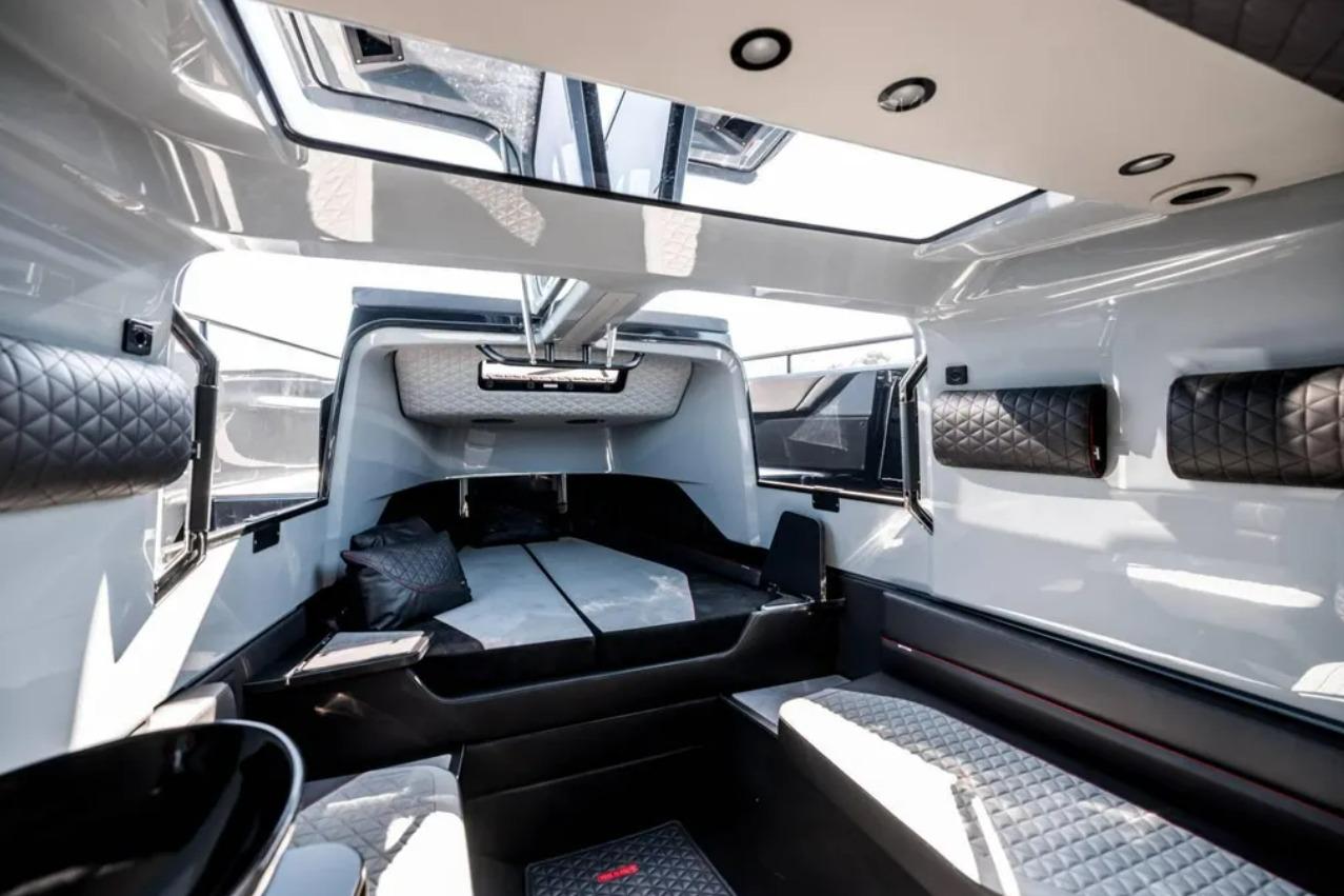 BRABUS Brabus Shadow 900 XC Cross Cabin 12m 2025, Motorcruisers | Boot24